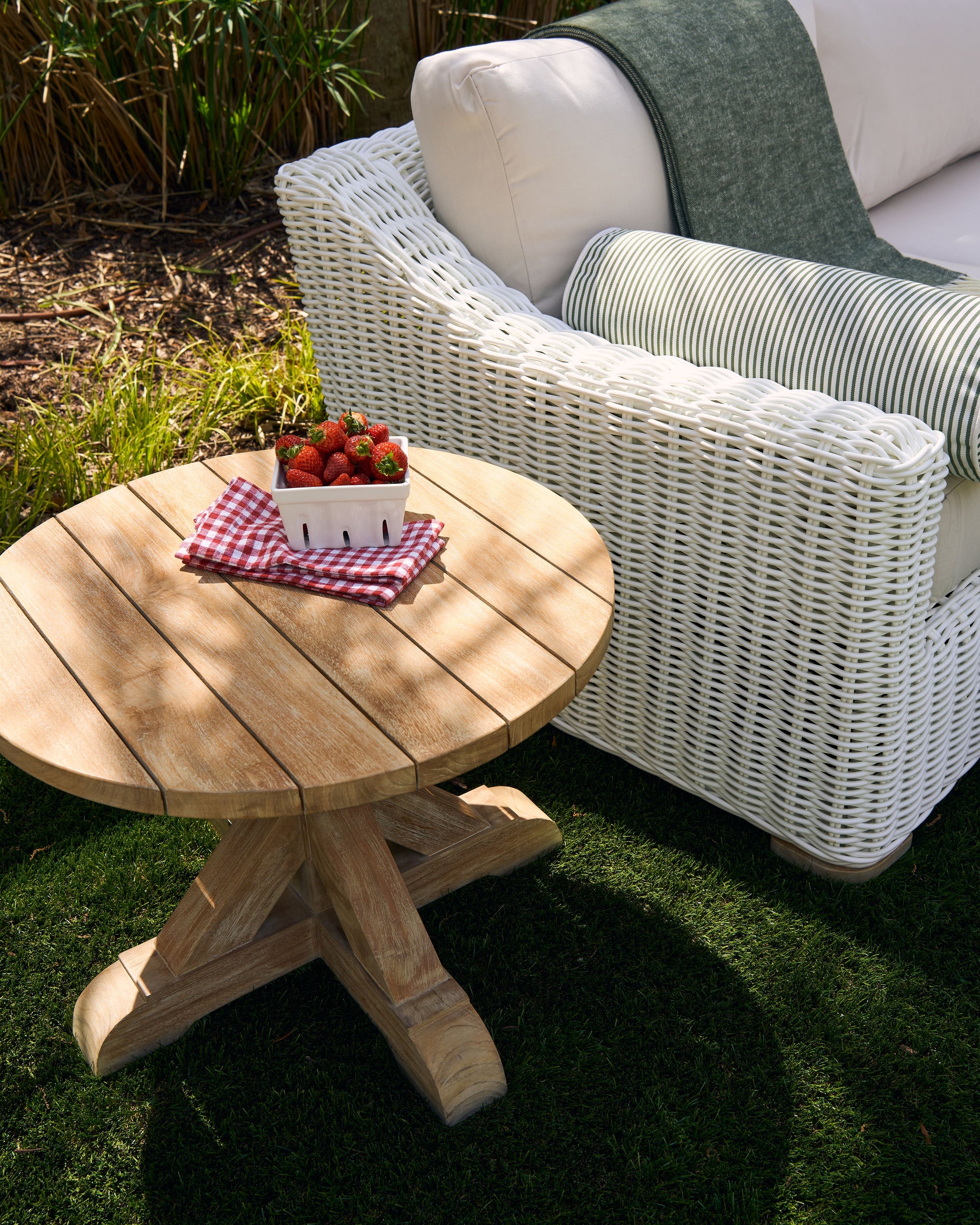 Newport Outdoor Trestle Side Table – HC Luxury Outdoor